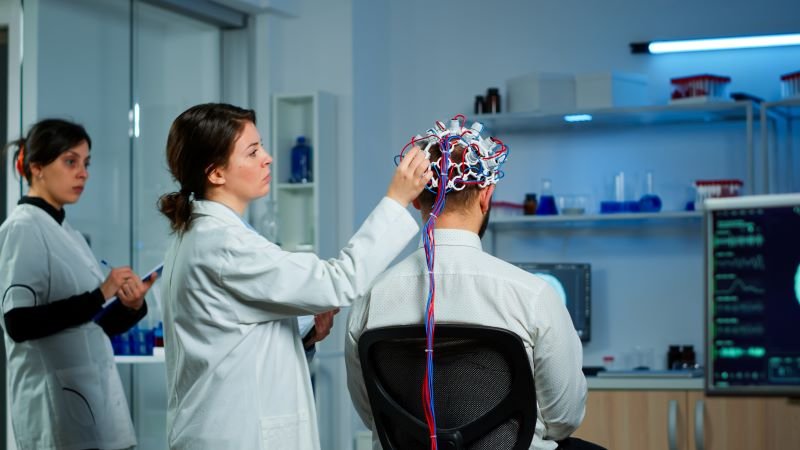 What is a Neurologist? Roles and Career Opportunities in 2024